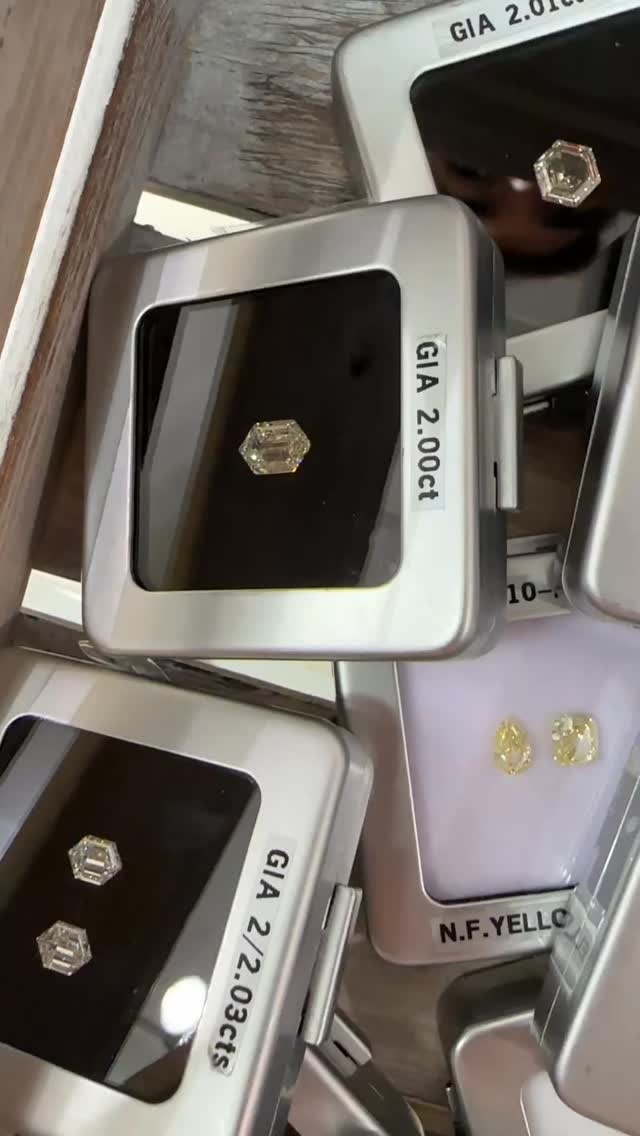 Manak ! Welcome to the source for natural fancy color diamonds, rose ...